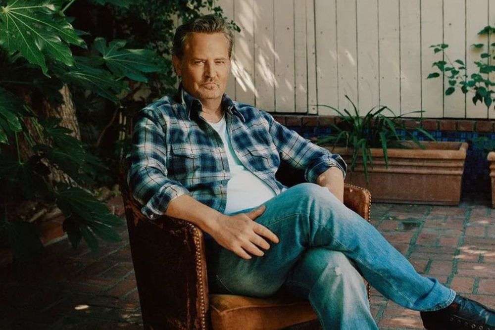 Friends Star Matthew Perry Dies at 54, Fans Devastated