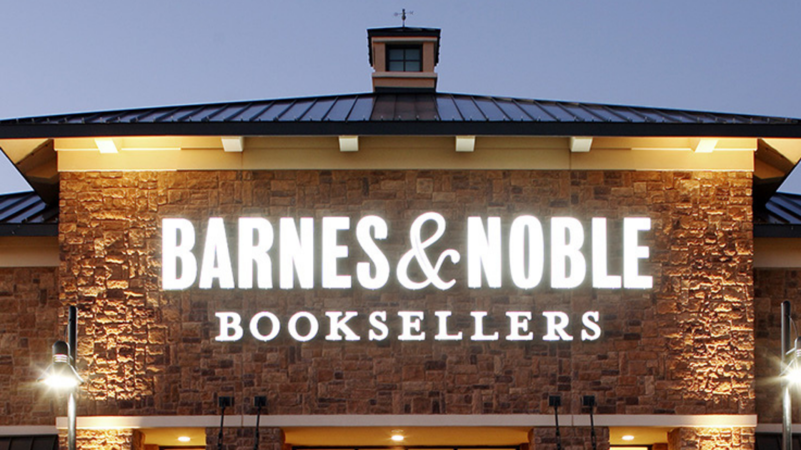 Barnes and Noble Makes an Unexpected Comeback Thanks to BookTok | Just ...